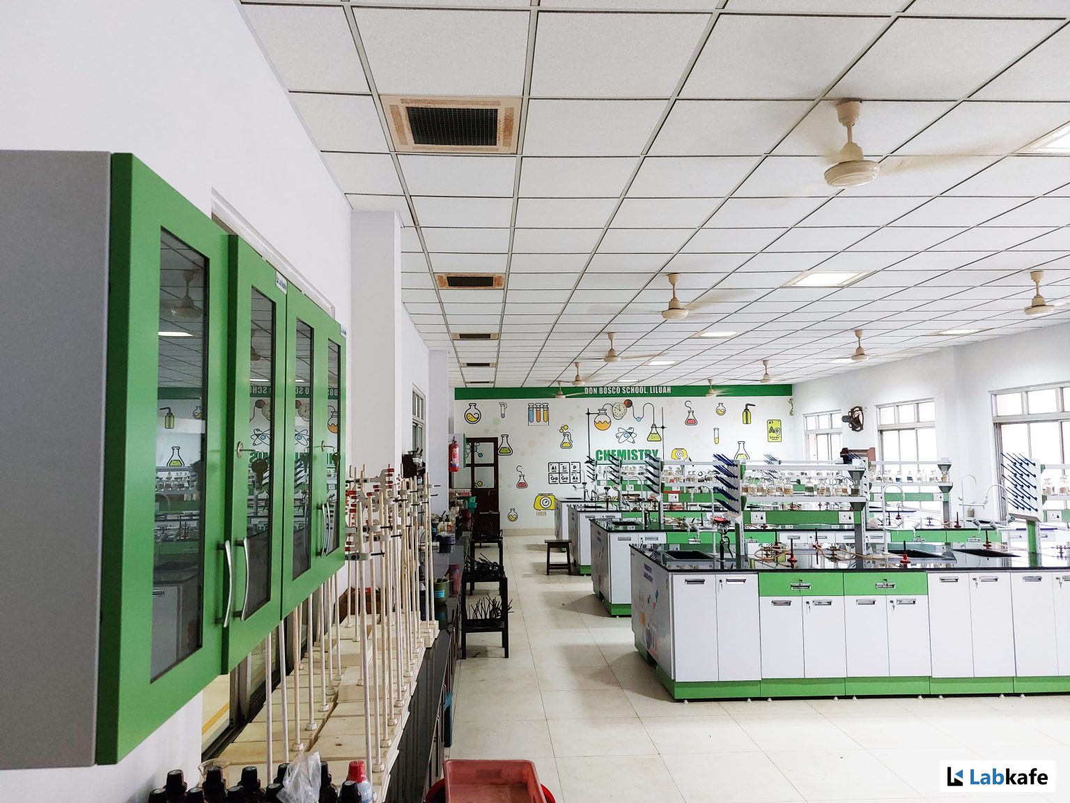 Best Practices to Design an Efficient and Safe School Science Lab ...