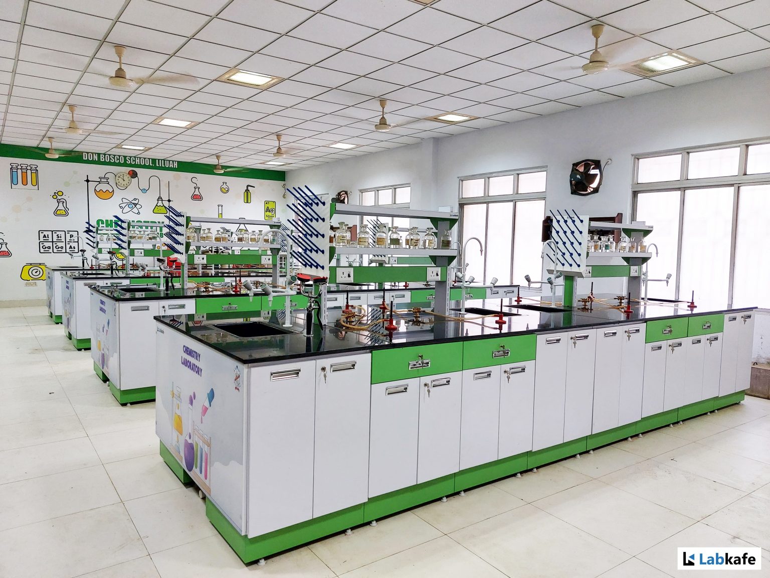 Best Practices to Design an Efficient and Safe School Science Lab ...